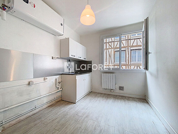 Appartement 1 pièce à louer à Elbeuf, Blin et Blin