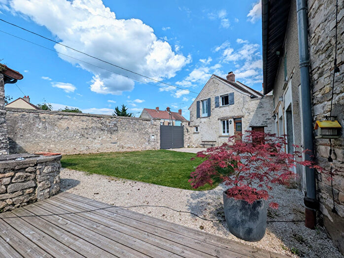 Maison à vendre - Tousson - 8 pièces - 5 chambres