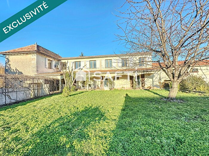 Maison à vendre - Angoulême, Saint-Ausone, Saint-Martin - 10 pièces - 6 chambres