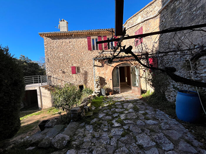 Maison à vendre - Saint-Saturnin-lès-Apt - 7 pièces - 4 chambres