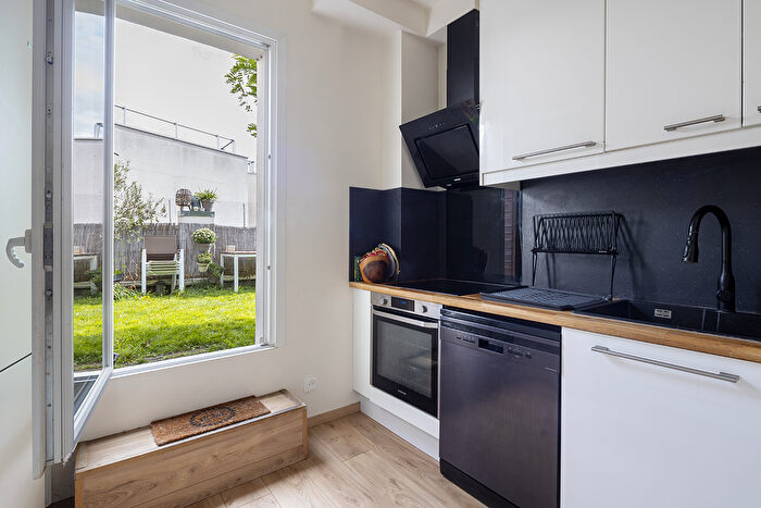 Appartement à vendre - Saint-Denis, Centre-ville, Basilique - 4 pièces - 3 chambres