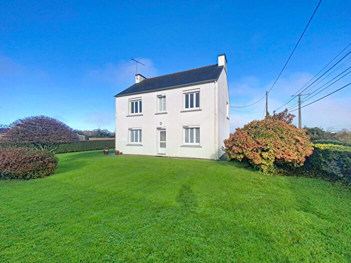 Maison à vendre - Saint-Yvi - 5 pièces - 4 chambres