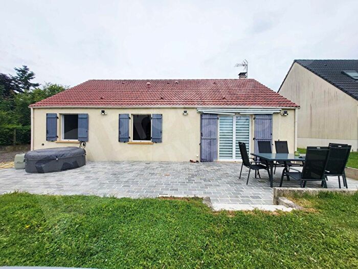 Maison 5 pièces à Sermaises, à vendre