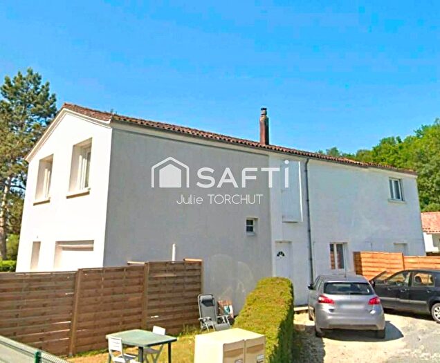 Maison à vendre - Chermignac - 9 pièces - 6 chambres