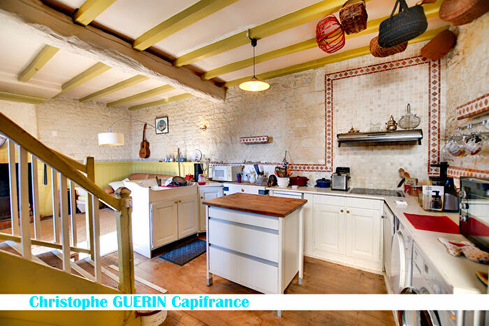 Maison à vendre - Saint-Amant-de-Boixe - 4 pièces - 3 chambres