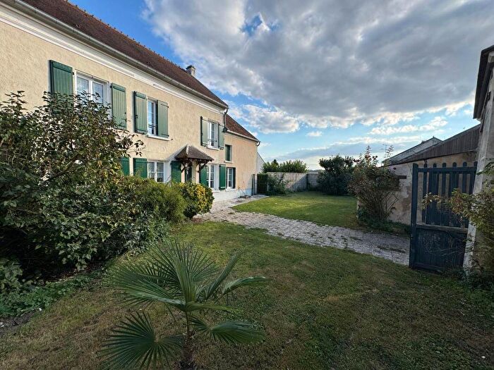 Maison à louer - Germigny-sous-Coulombs - 5 pièces - 4 chambres
