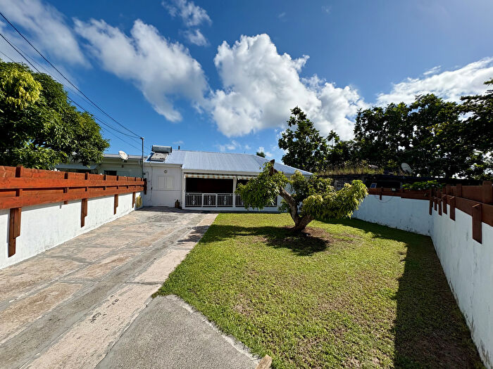 Baie-Mahault : Maison 4 pièces à louer