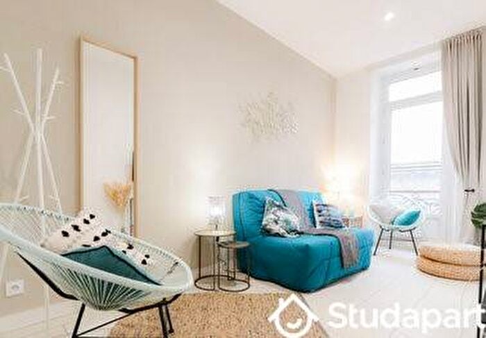 Appartement à louer - Saint Lazare, Marseille ème arrondissement - 1 pièce - 3 chambres