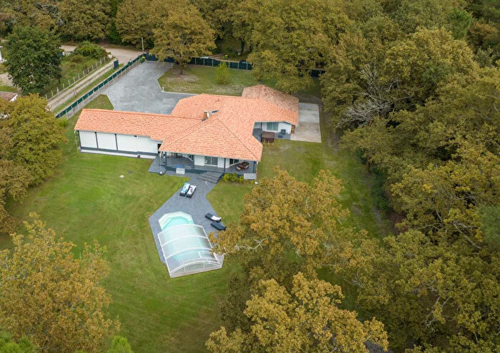 Maison à vendre - Belin-Béliet - 7 pièces - 4 chambres