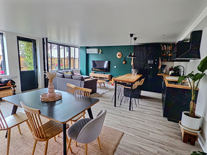 Neuilly-sur-Marne, Bourg ancien, Pré Fleuri, Rives de Neuilly : Maison 3 pièces à vendre