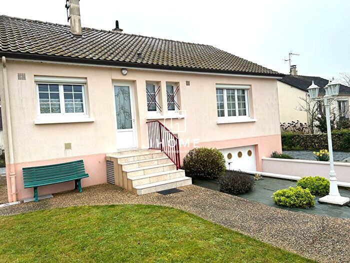 Maison à vendre - La Bazoge - 5 pièces - 3 chambres