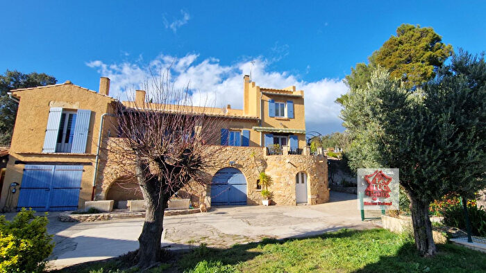 Maison à vendre - Mornas - 9 pièces - 7 chambres