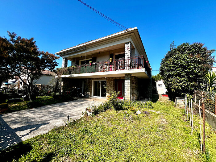 Maison à vendre - Arles, Trinquetaille - 5 pièces - 3 chambres