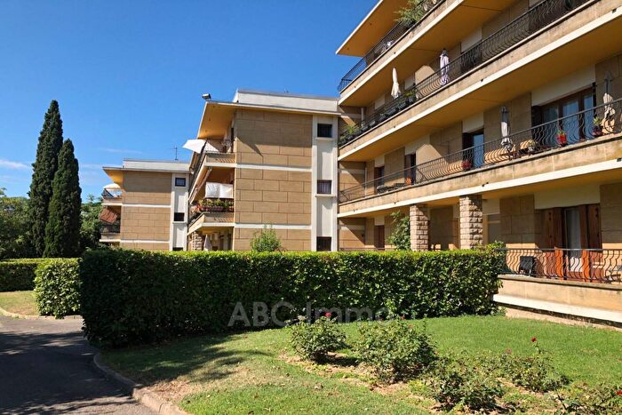 Centre Ville, Aix-en-Provence : Appartement 2 pièces à louer
