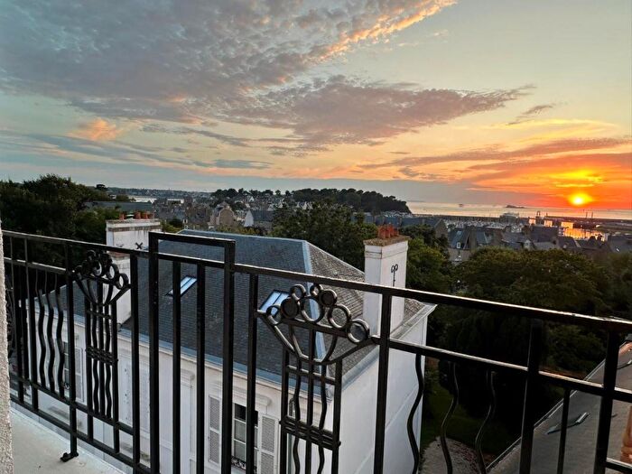 Appartement à louer - Saint-Malo, Saint-Servan - 4 pièces - 3 chambres