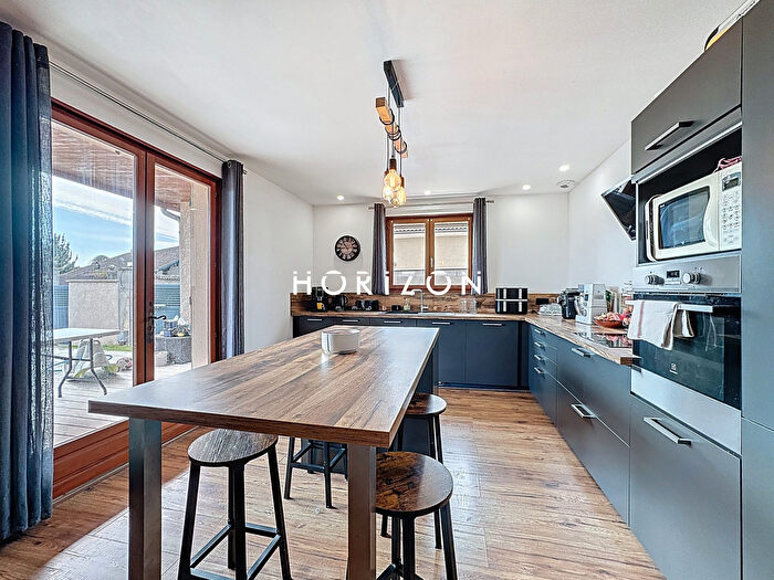 Saint-Étienne-sur-Chalaronne : Maison 8 pièces à vendre