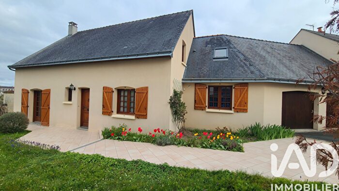 Maison à vendre - Saint-Hilaire-Saint-Florent, Saint-Hilaire - 8 pièces - 6 chambres
