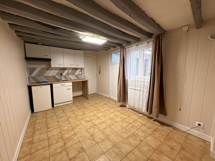 Appartement à louer - Pontoise, Centre-ville - 1 pièce