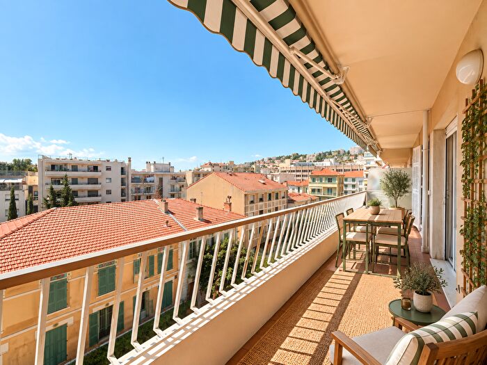 Appartement 3 pièces à louer à Nice, Poètes
