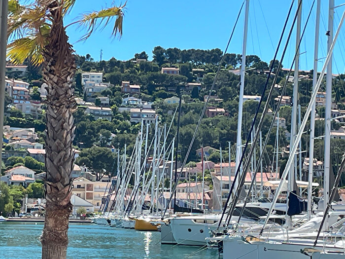 Maison à vendre - Saint-Mandrier-sur-Mer - 8 pièces - 6 chambres