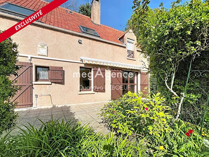 Maison 5 pièces à Oinville-sur-Montcient, à vendre