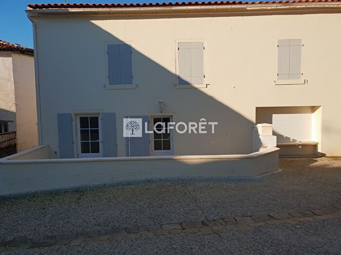 Maison à louer - Bourg-Charente - 4 pièces - 3 chambres