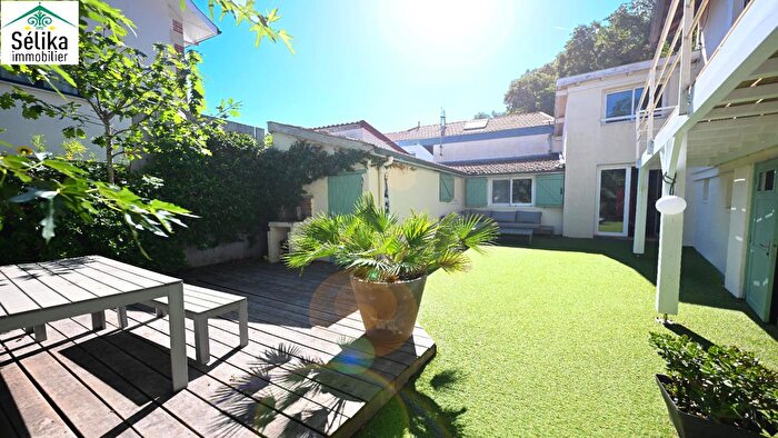 Arcachon, Centre-ville, La Chapelle, Gare : Maison 5 pièces à vendre