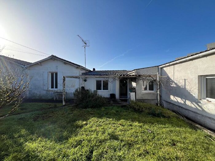 Maison à louer - Cognac, Champ de Foire - 4 pièces - 2 chambres