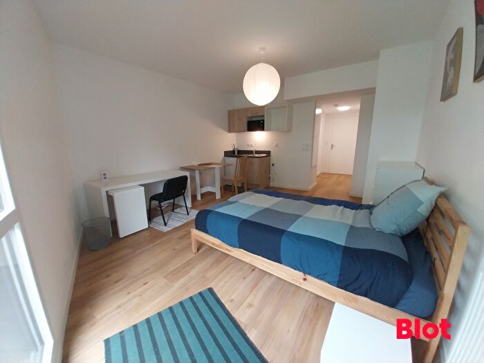 Appartement à louer - Quartiers Nord-Est, Les Longs Champs - 1 pièce