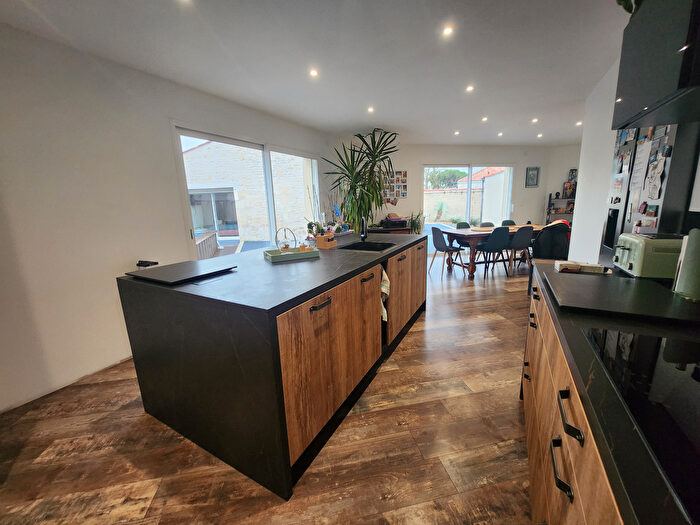 Maison à vendre - Luçon - 7 pièces - 4 chambres