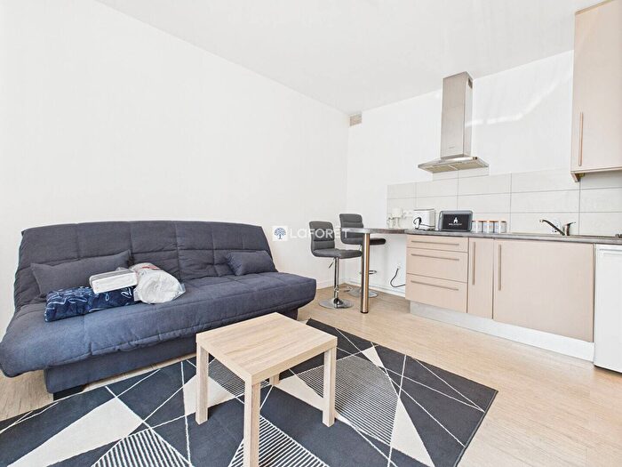 Appartement à louer - Centre Ville, Quimper - 1 pièce