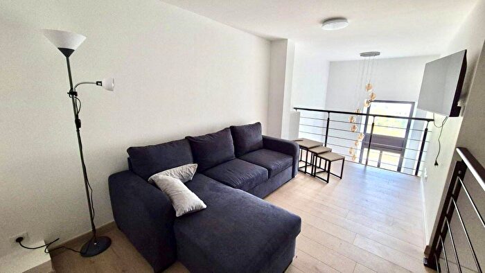 Appartement à louer - Rochefort-Montagne - 4 pièces - 3 chambres