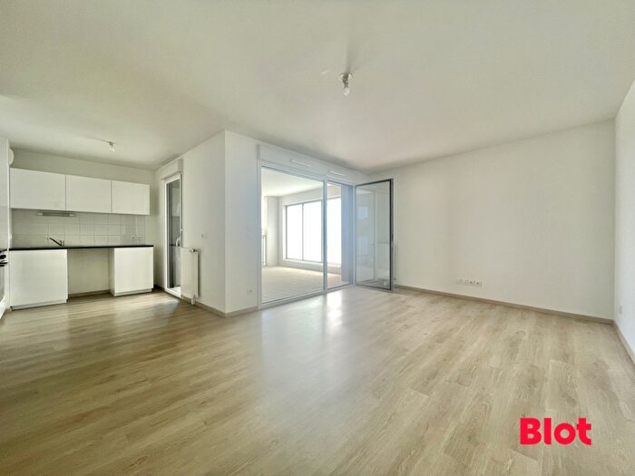 Appartement à vendre - Quartiers Nord-Est, Jeanne dArc - 3 pièces - 2 chambres