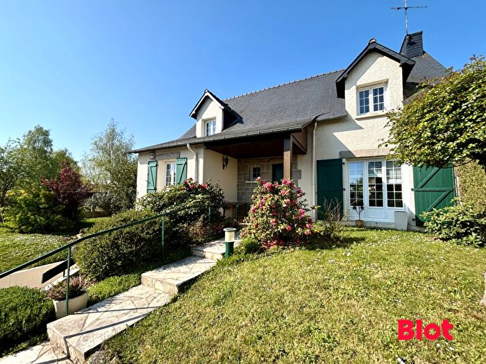 Maison à vendre - Chartres-de-Bretagne - 8 pièces - 6 chambres