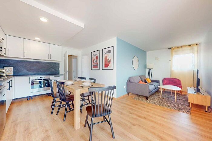 Appartement à louer - Parc-La Boule- Champs Pierreux, Nanterre - 6 pièces - 5 chambres