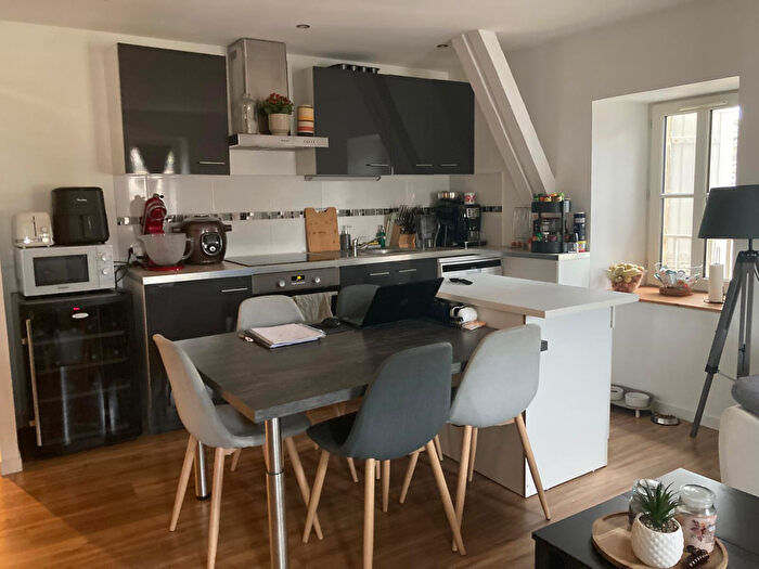 Appartement à louer - Sauveterre-de-Guyenne - 3 pièces - 2 chambres