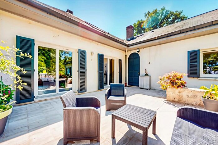 Maison à vendre - Bois-le-Roi - 9 pièces - 4 chambres