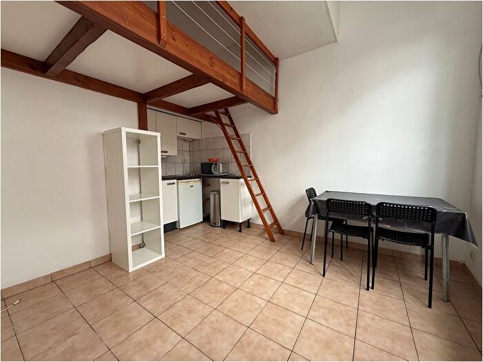 Lille, Bois Blanc : Appartement 1 pièce à louer