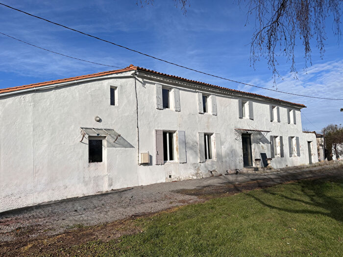 Saint-Ciers-du-Taillon - Maison 12 pièces à vendre