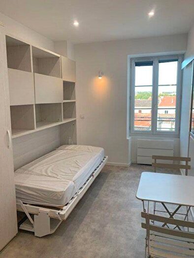 Appartement à louer - Esplanade, Nîmes - 1 pièce