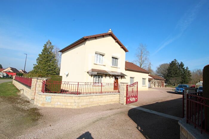 Maison à vendre - Pierre-de-Bresse - 7 pièces - 5 chambres
