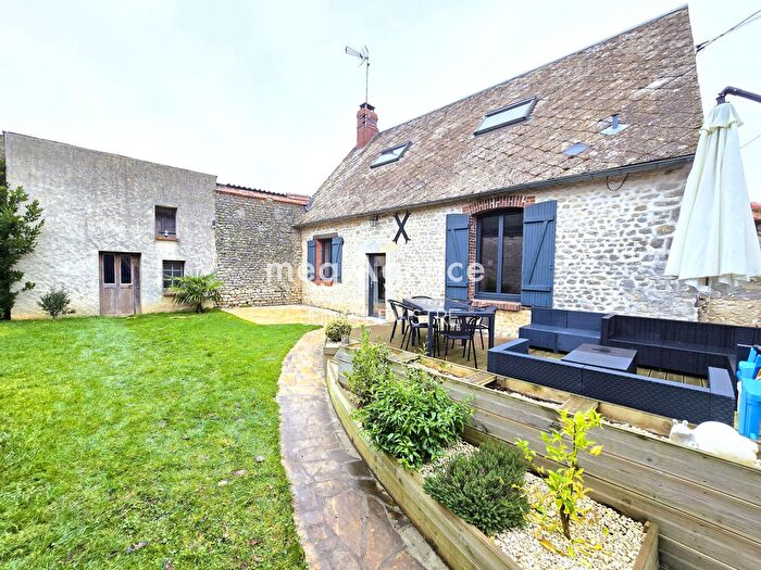 Maison à vendre - Voves - 4 pièces - 3 chambres