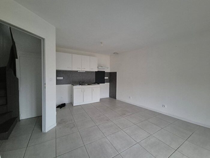 Maison à louer - Noyen-sur-Sarthe - 3 pièces - 2 chambres