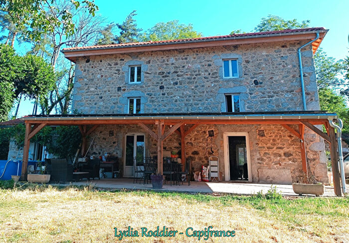 Maison 6 pièces à Saint-Victor-Montvianeix, à vendre