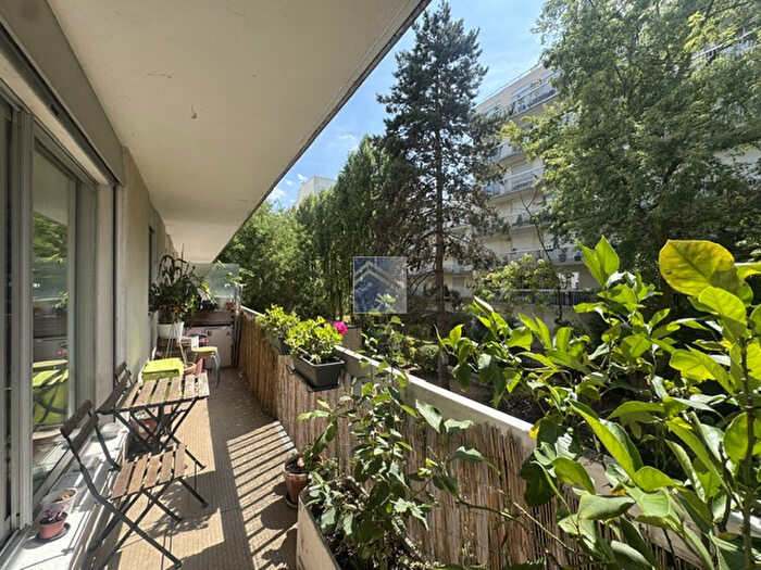 Appartement 4 pièces à vendre à Courbevoie, Hôtel de ville