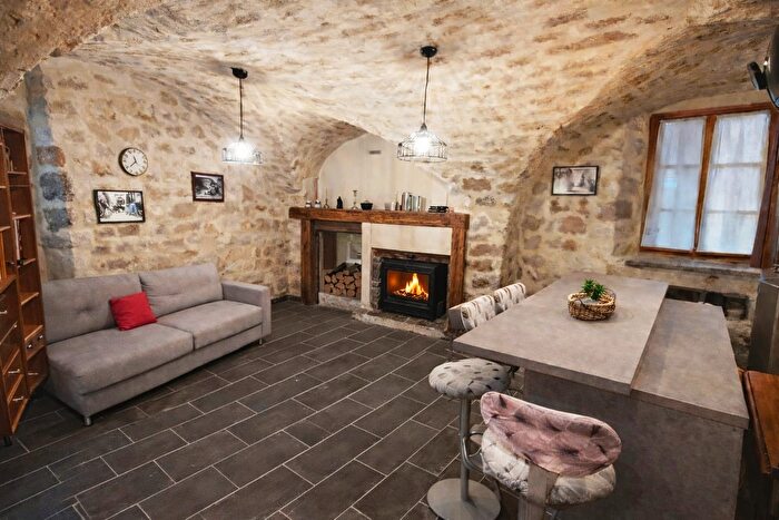 Maison 4 pièces à vendre à Largentière