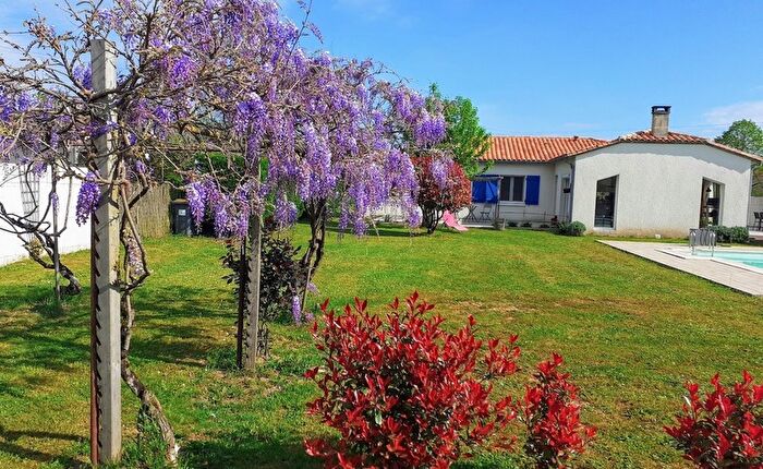 Maison à vendre - Montpon-Ménestérol - 6 pièces - 4 chambres