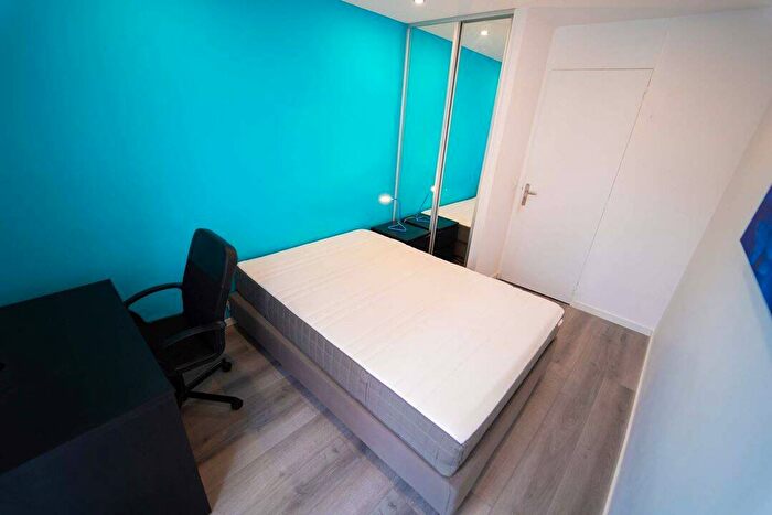 Appartement à louer - Lyon ème arrondissement - 6 pièces - 5 chambres