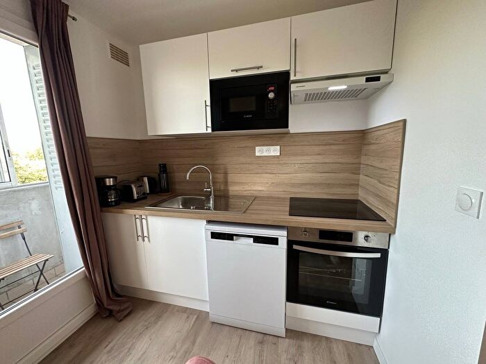 Appartement à louer - Cusset, Villeurbanne - 4 pièces - 1 chambre