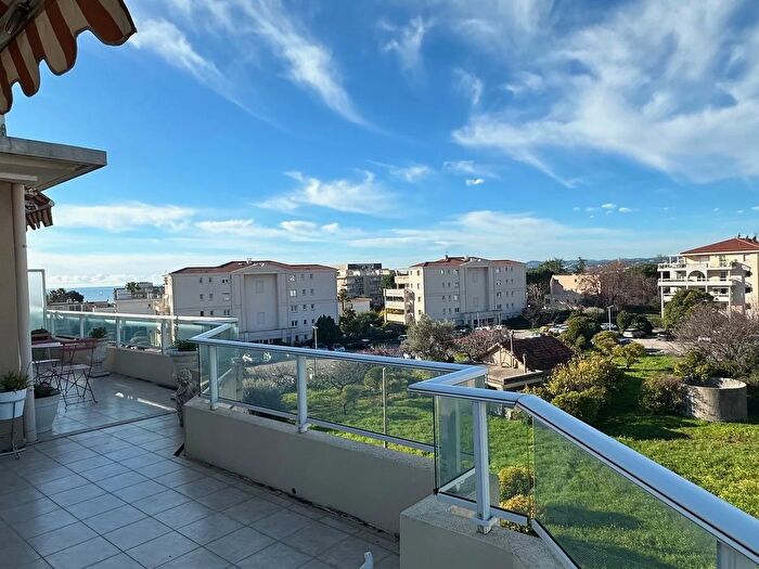 Appartement à louer - Saint-Laurent-du-Var, Galinières, Pomarels - 3 pièces - 2 chambres